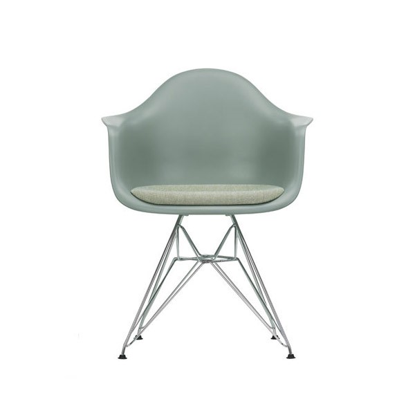 Eames Plastic Armchair DAR